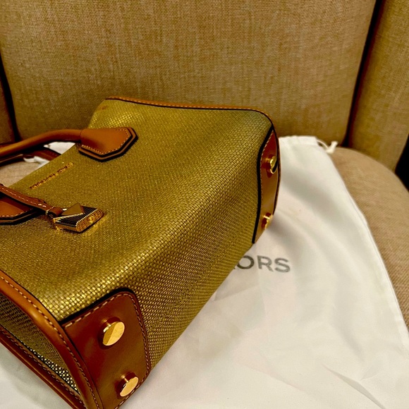 Michael Kors | Bags | Michael Kors Isla Small Tote | Poshmark